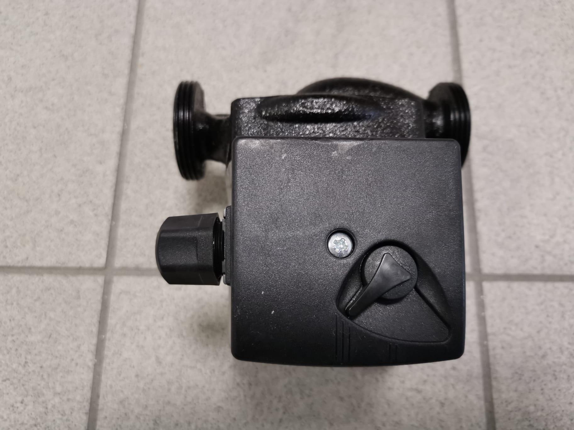 Circolatore Grundfos UPS 25/60 attacco 11/2 interasse 130mm 3 velocit